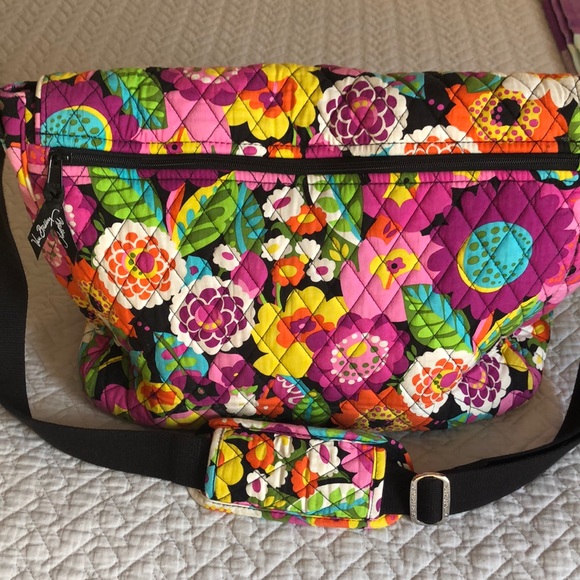 Vera Bradley | Bags | Vera Bradley Va Va Bloom Messenger Bag | Poshmark